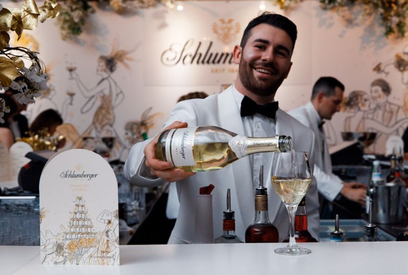 Schlumberger eröffnet Ballsaison mit neuer „Sparkling Lounge“ in der ...